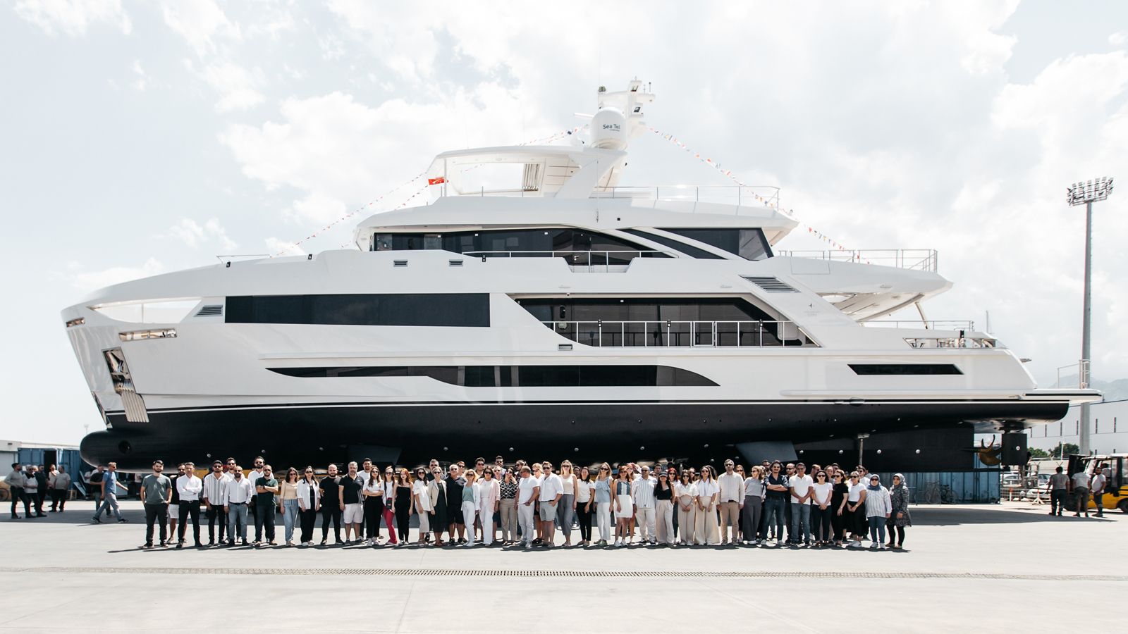 37m "exclusive beauty" launched by Bering Yachts
